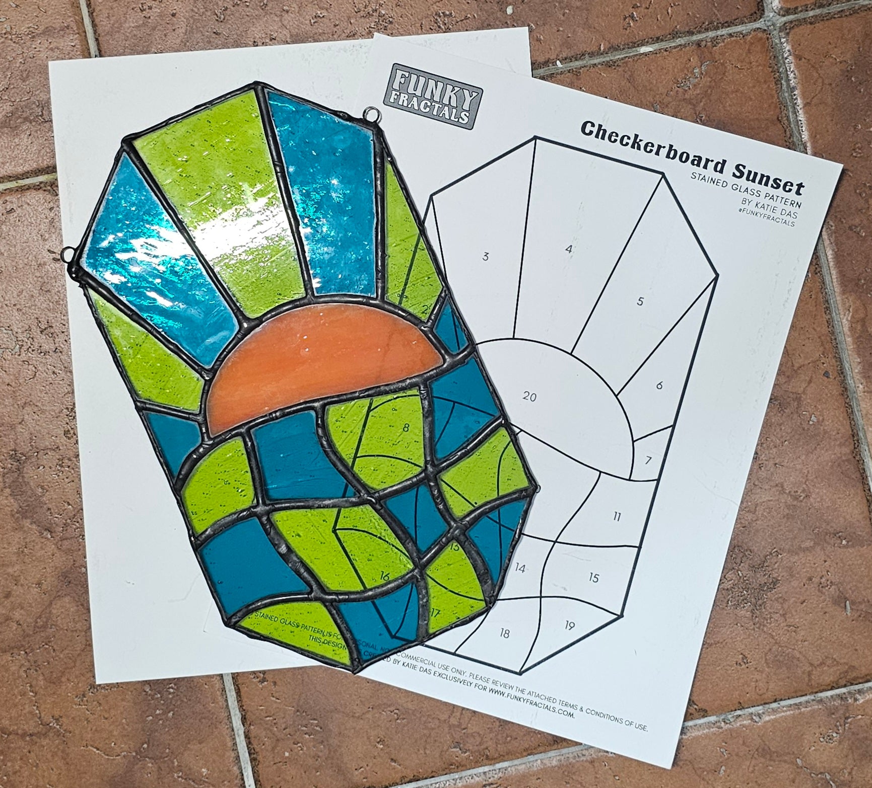 Checkerboard Sunset: Stained Glass Pattern [Hobby License] – Funky Fractals